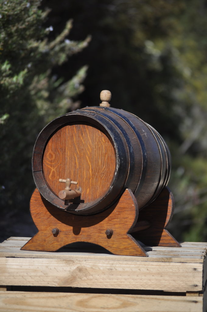 Barrique en bois – Curiosités et Confettis